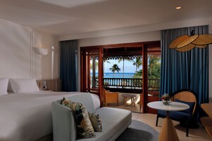 Quarto, 1 cama king-size, vista para o oceano (Magnifique - Balcony or Terrace) | Minibar, cofre no quarto, secretária, cortinas/cortinados opacos