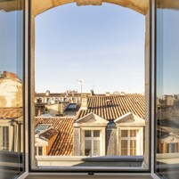 Quarto superior | Cofres nos quartos, escrivaninha, espaço de trabalho para notebook