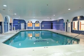 Piscina interior, da(s) 8:00 à(s) 22:00, espreguiçadeiras 