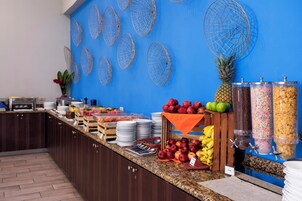 Café da manhã com buffet todos os dias (CRC 7500 por pessoa)