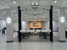 Café da manhã para viagem grátis todos os dias