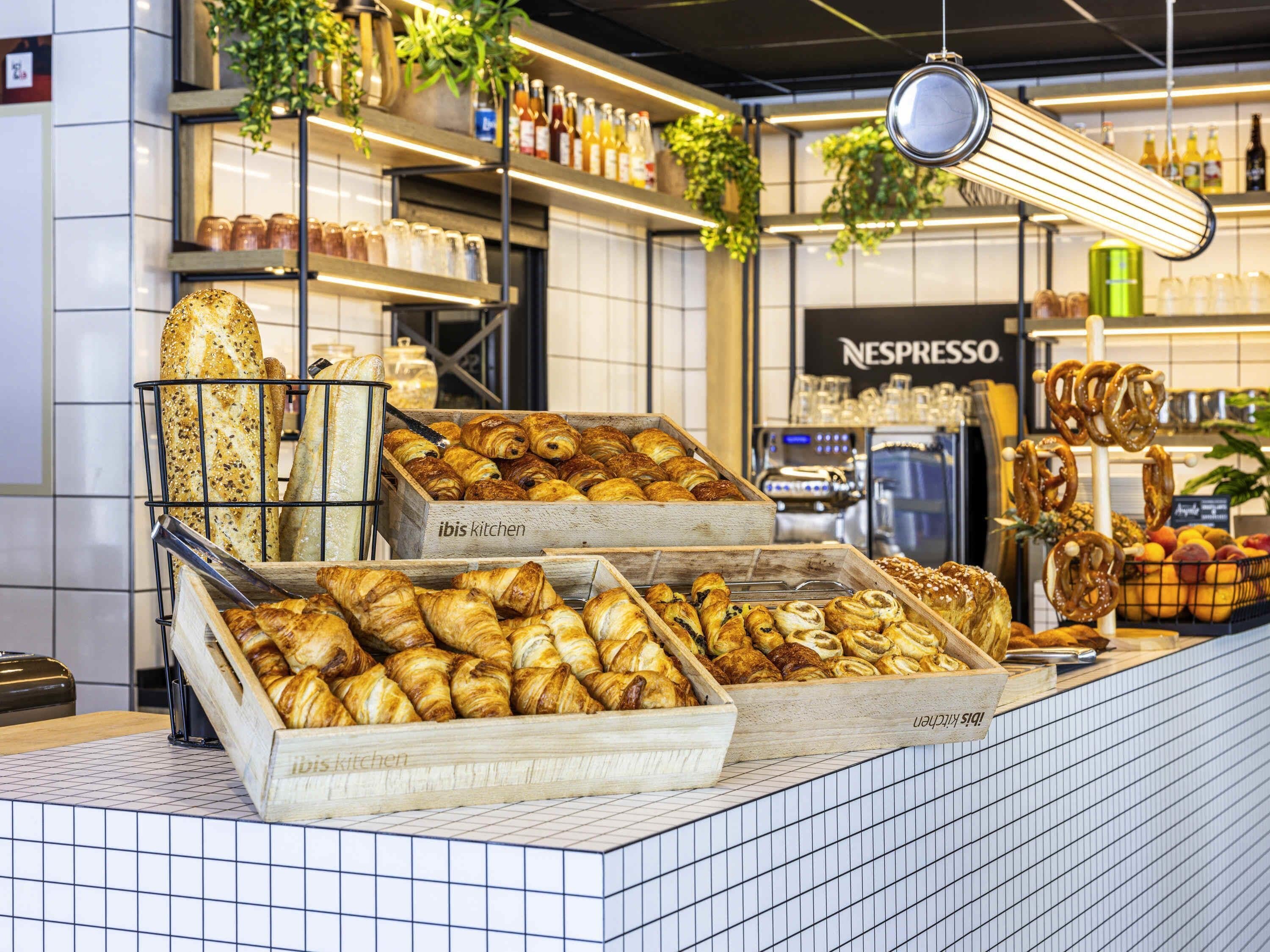 Pequeno-almoço tipo buffet diário mediante uma taxa 