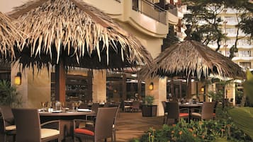 3 restaurantes, pequenos-almoços servidos, cozinha internacional