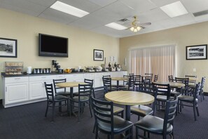 Days Inn by Wyndham Williams in Williams: Find Hotel Reviews, Rooms ...