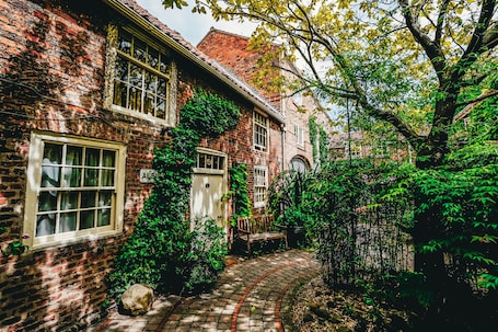 Exterior. York Pavilion Hotel, BW Signature Collection