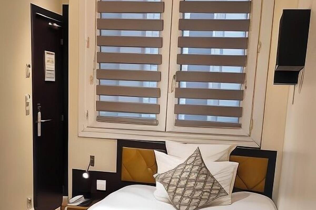 Roupa de alta qualidade, camas de colchão pillowtop, minibar