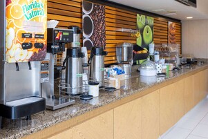 Café da manhã continental grátis todos os dias