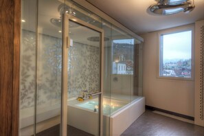 Sauna seca, banheira de hidromassagem, tratamentos corporais