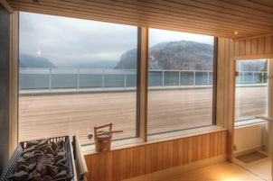 Sauna seca, banheira de hidromassagem, tratamentos corporais