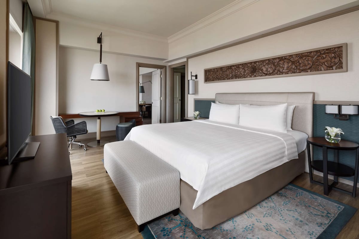 Quarto Executivo, 1 cama king-size | 1 quarto, roupa hipoalergénica, cofre no quarto, secretária