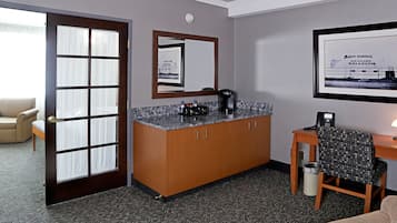 Suite | Sala de estar | Televisor LCD de 42 polegadas com canais por cabo, televisor