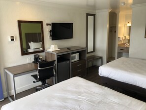 Quarto Deluxe, 2 camas queen-size, não fumadores | Secretária, ferro/tábua de engomar, Wi-fi grátis 