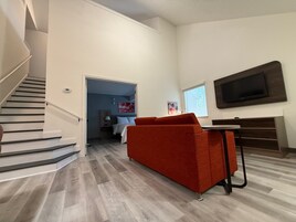 Quarto, várias camas, para não fumantes (Deluxe Penthouse Suite) | Roupas de cama premium, camas com colchões pillow-top, escrivaninha