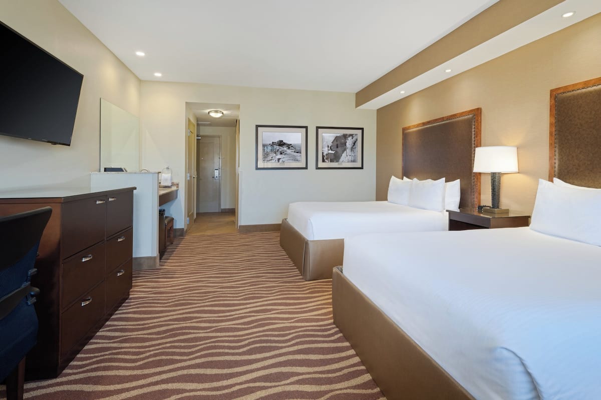 Roupa de alta qualidade, camas de colchão pillowtop, cofre no quarto