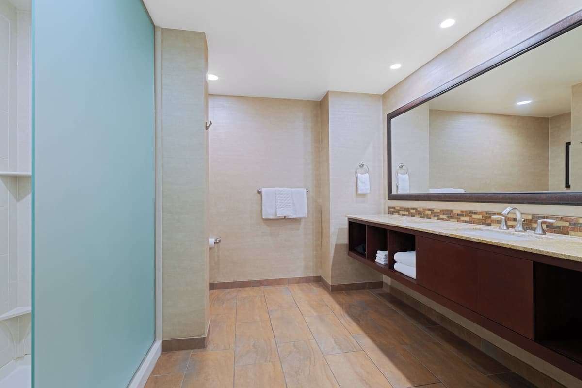 Roupa de alta qualidade, camas de colchão pillowtop, cofre no quarto