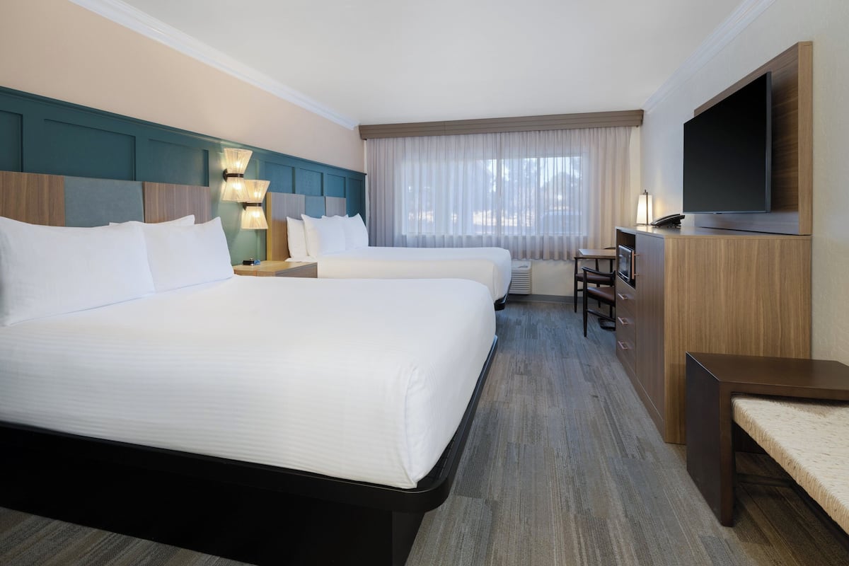 Quarto Standard, 2 camas queen-size | Roupa de alta qualidade, camas de colchão pillowtop, cofre no quarto