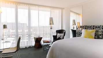 Roupa de alta qualidade, minibar, secretária