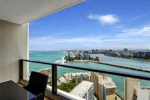 Suite, 2 quartos, vista para a baía (Wave Wing) | Vista do quarto