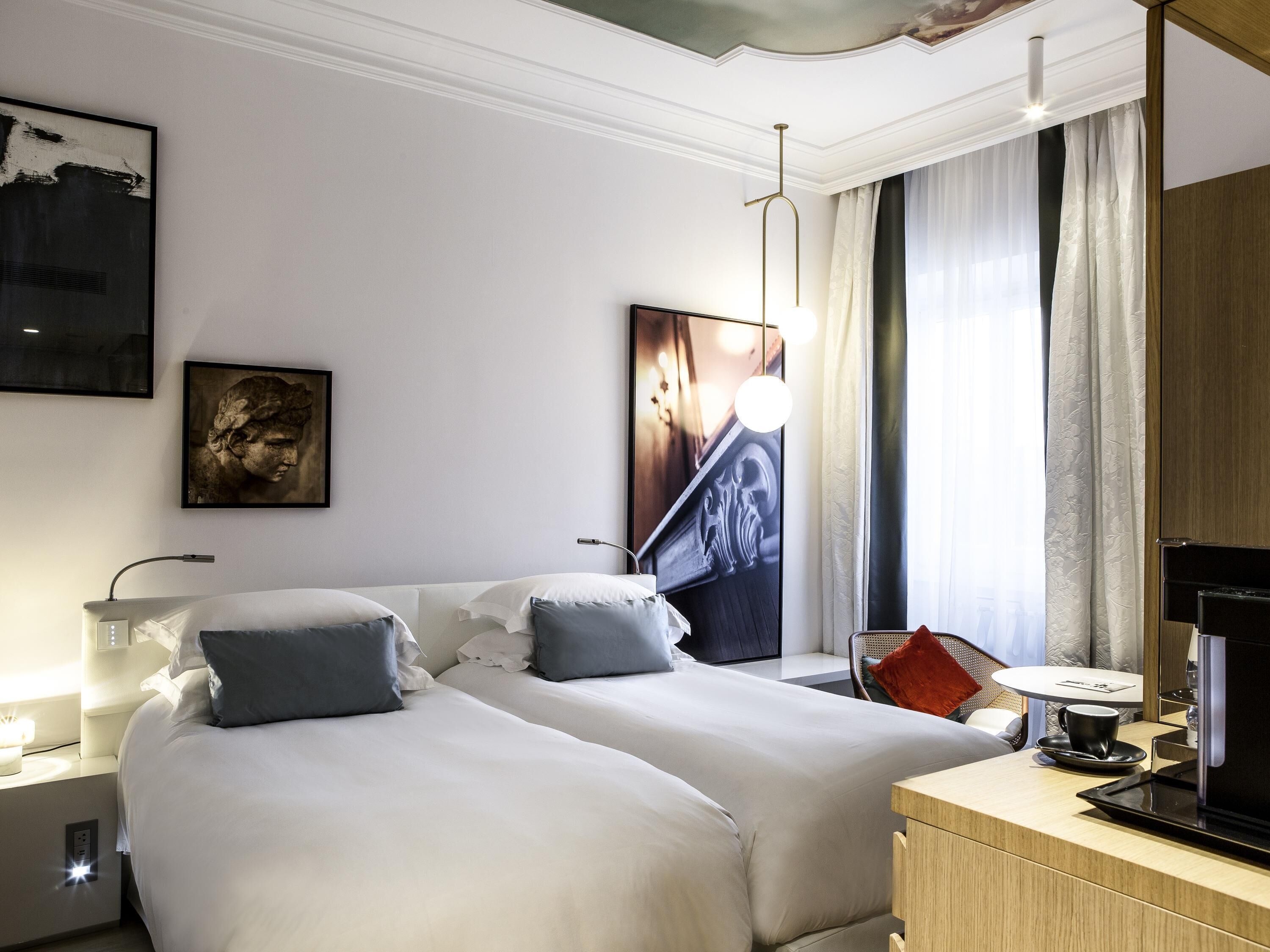 Quarto duplo superluxo, 2 camas de solteiro | Roupas de cama premium, frigobar, cofres nos quartos, cortinas blackout