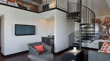Suite, 1 cama king-size, não fumadores (Spiral Loft) | Cofre com capacidade para portátil, secretária
