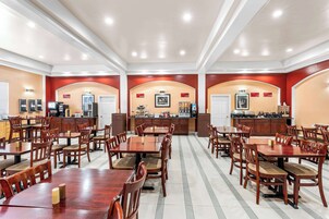 Pequeno-almoço tipo buffet diário incluído 