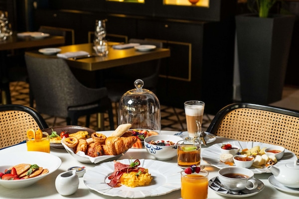 Café da manhã com buffet todos os dias mediante uma taxa