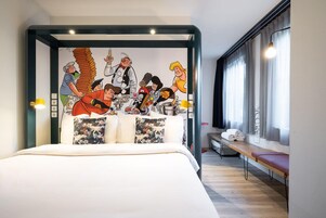 Quarto Duplo | Roupa de alta qualidade, cofre no quarto, secretária 