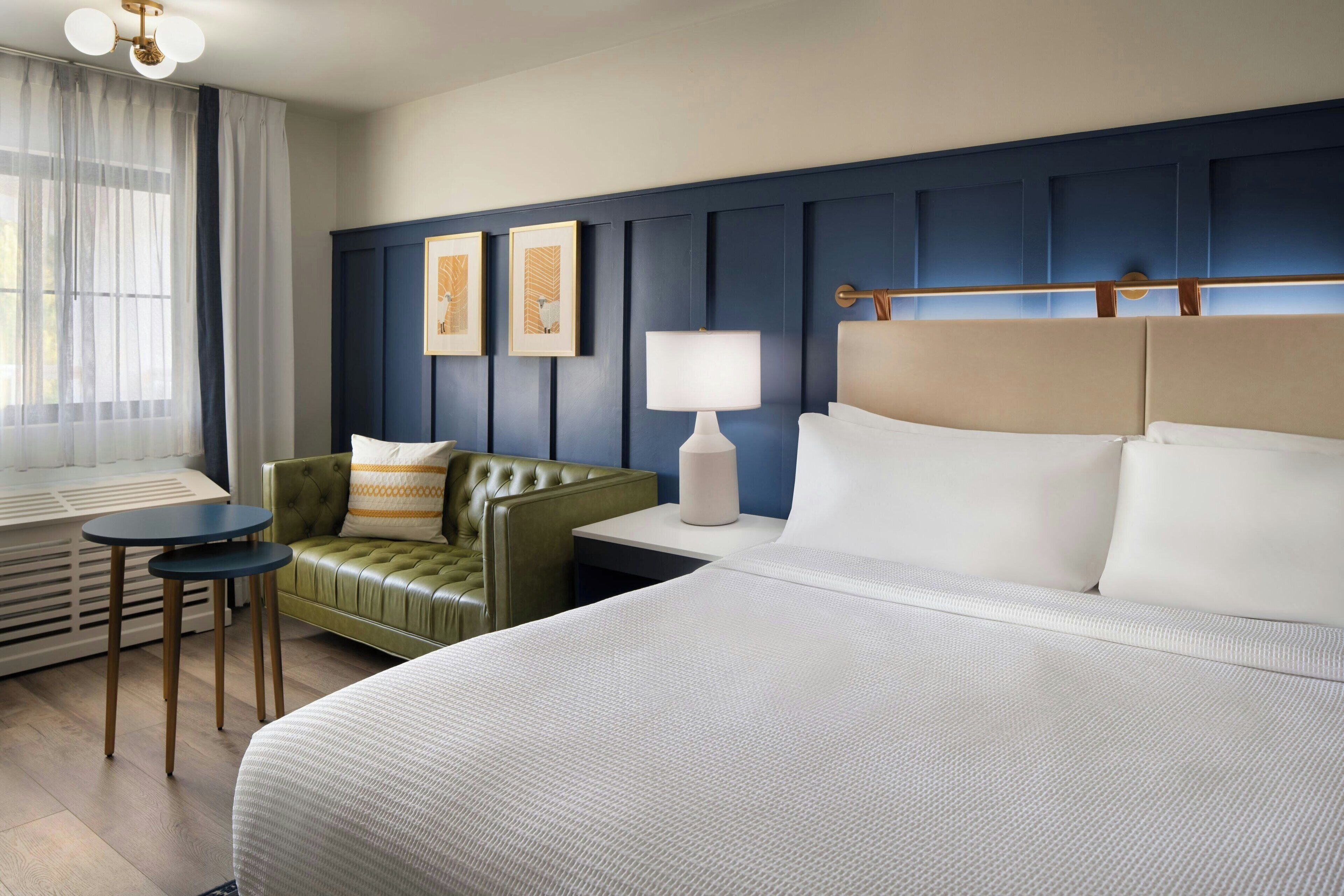 Roupas de cama premium, edredons de pluma, cofres nos quartos