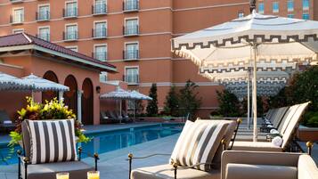 Piscina exterior, da(s) 07:00 à(s) 22:00, guarda-sóis, espreguiçadeiras