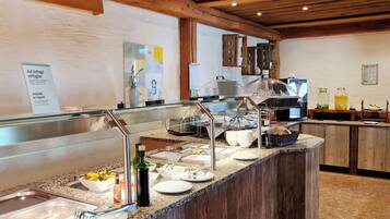 Pequeno-almoço tipo buffet diário (19 EUR por pessoa)