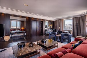 Suite Presidencial, acesso ao Club Lounge | Sala de estar | TV de ecrã plano, filmes pagos, base para leitor de MP3 