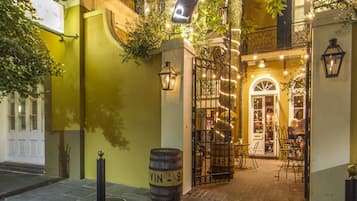 2 bares/lounges, este bar com adega tradicional, este bar de cocktails
