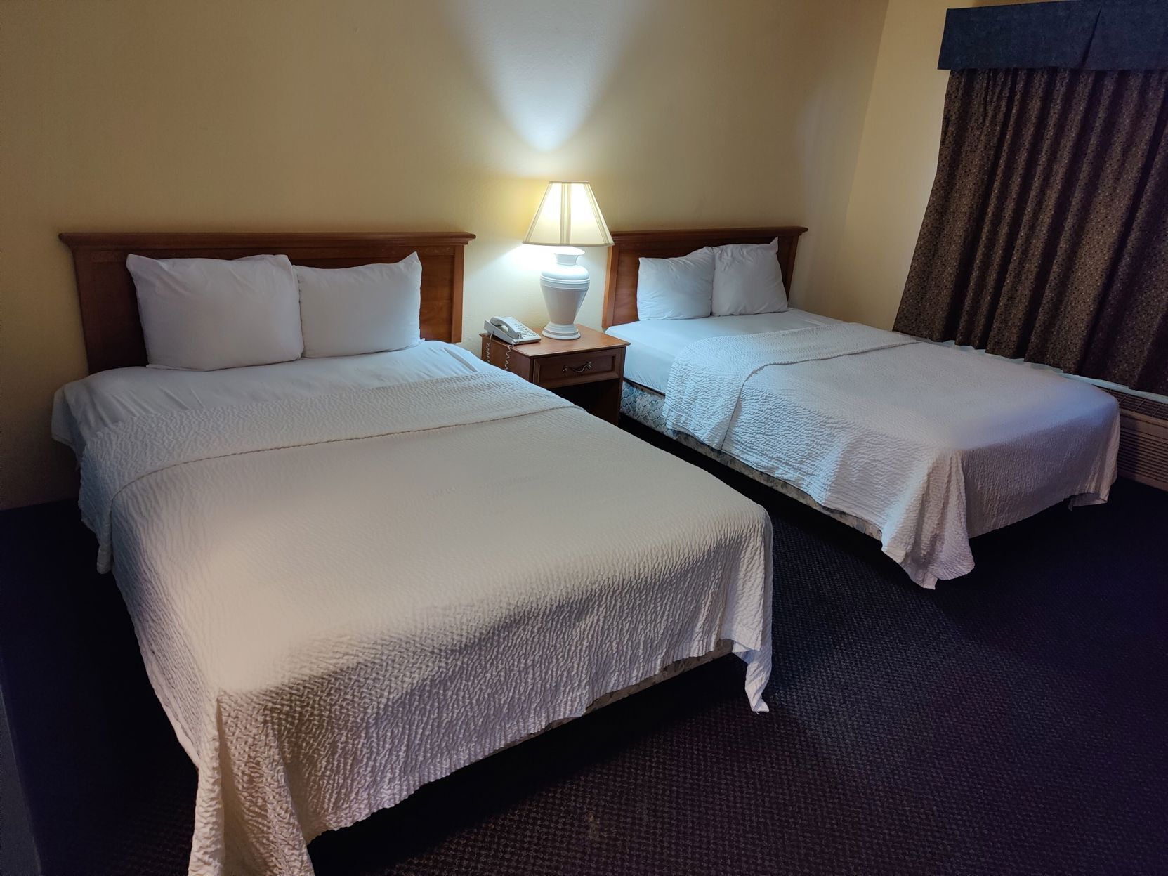 Cortinas/cortinados opacos, Wi-fi grátis, roupa de cama fornecida 