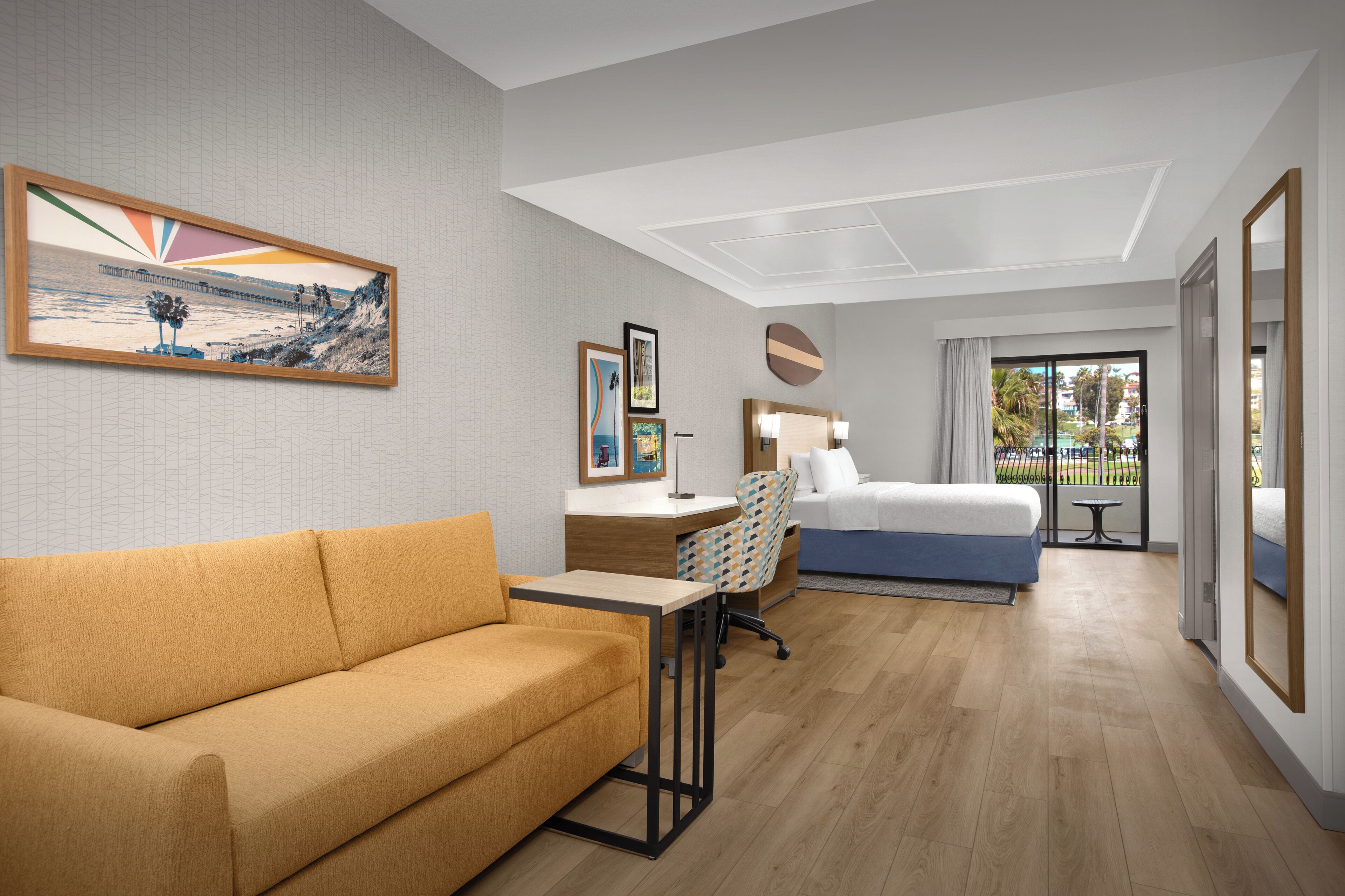 Roupa de alta qualidade, cofre no quarto, secretária 