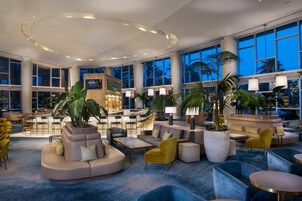 2 bares/lounges, bar ao lado da piscina