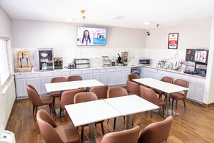 Café da manhã com buffet grátis
