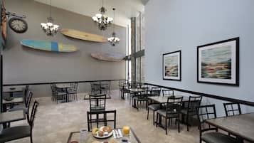 Pequeno-almoço self-service diário incluído