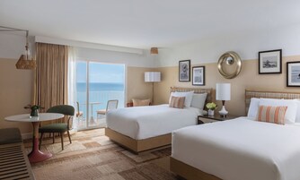 Quarto Premium, 2 camas queen-size (Oceanfront) | Cofre no quarto, secretária, cortinas/cortinados opacos 