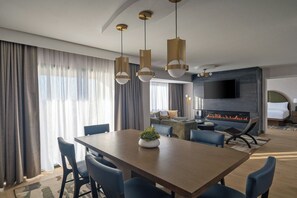 Suíte presidencial, 1 quarto | Roupas de cama premium, cofres nos quartos, escrivaninha