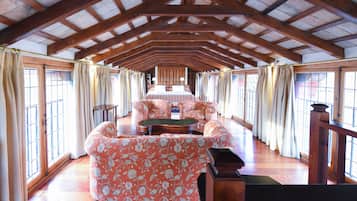 Suíte júnior | 1 quarto, roupas de cama premium, frigobar, cofres nos quartos