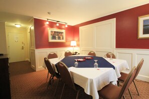 Fireside Inn & Suites Reviews, Deals & Photos 2023 - Expedia