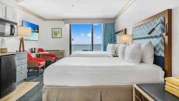 Estúdio, 2 camas queen-size, kitchenette, vista para a praia (Gulf Front) | Cofre com capacidade para portátil, cortinas/cortinados opacos