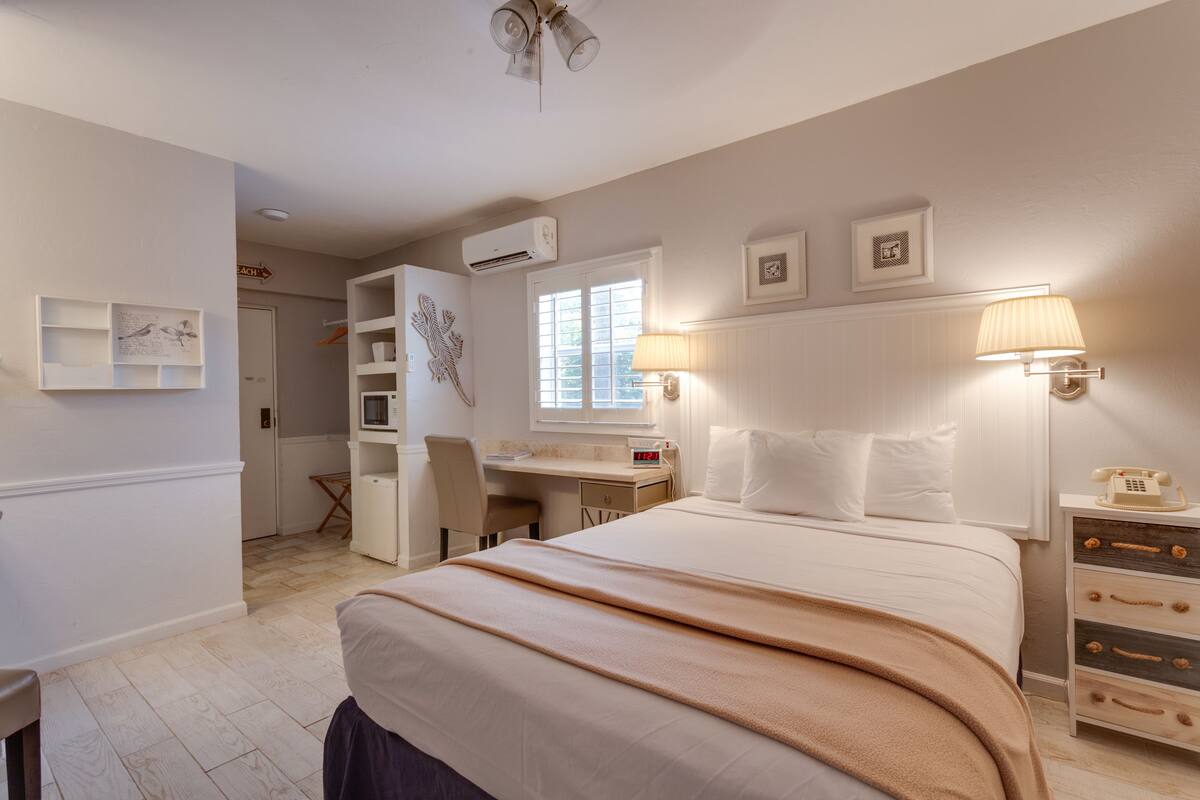 Quarto Standard, 1 cama queen-size | Ferro/tábua de engomar, berços/camas para crianças, camas desdobráveis 