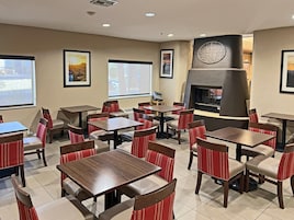 Café da manhã completo grátis todos os dias