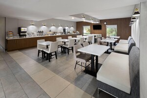 Café da manhã continental grátis todos os dias