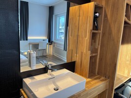 Quarto Clássico com Cama de Casal | Roupa hipoalergénica, cofre no quarto, com decoração personalizada 