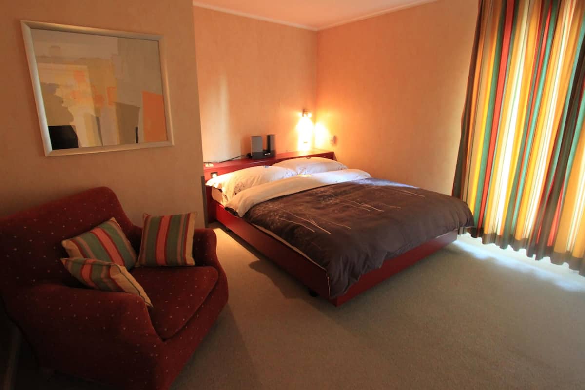 Suite Standard, 1 cama de casal e sofá-cama | Minibar grátis, cofre no quarto, secretária, cortinas/cortinados opacos