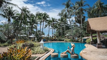 4 piscinas exteriores, toldos gratuitos, guarda-sóis