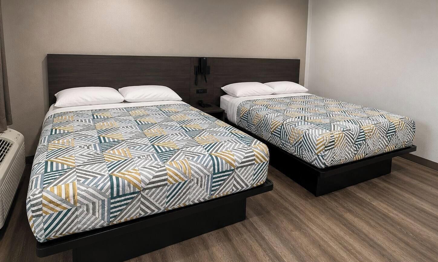 Quarto Deluxe, 2 camas de casal, não fumadores, frigorífico e micro-ondas | Wi-fi grátis, roupa de cama fornecida 