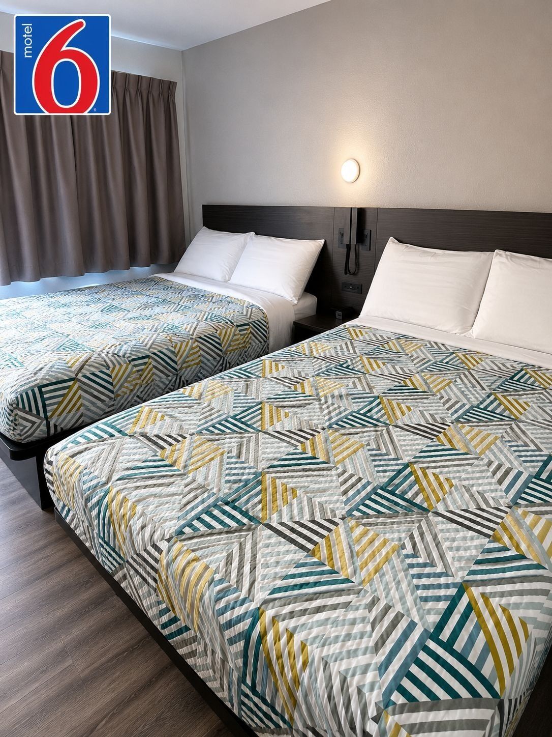 Quarto Deluxe, 2 camas de casal, não fumadores, frigorífico e micro-ondas | Wi-fi grátis, roupa de cama fornecida 